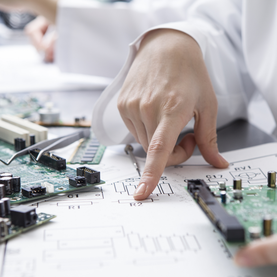 Modular builder | Create automotive hybrid connectors | TE Connectivity